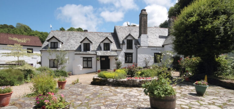 Exploring the Historic Houses of Devon: A Guide to the Region's Best ...